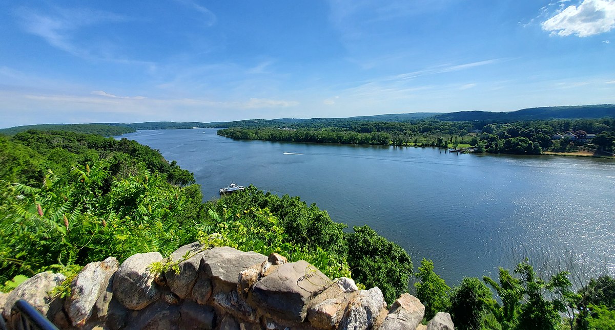 15+ Best Places To Visit In Connecticut This Fall