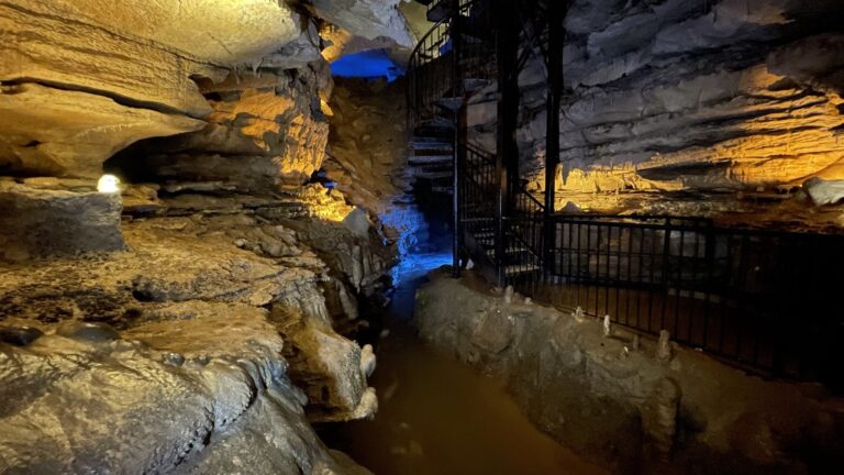 15+ Best Places to Visit in Indiana This Winter