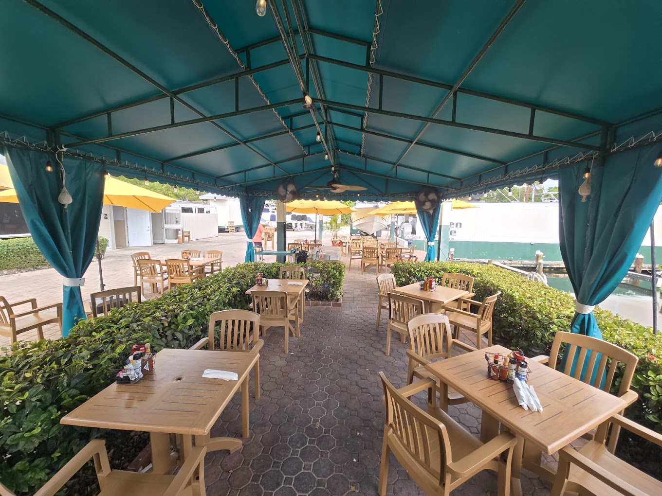 10+ Best Restaurants To Visit In Key Largo