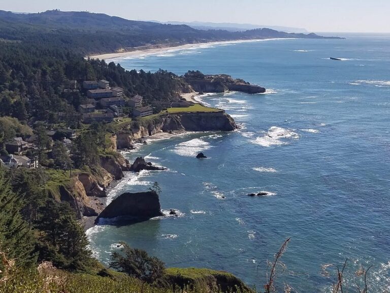 15+ Best Places to Visit in Oregon This Spring