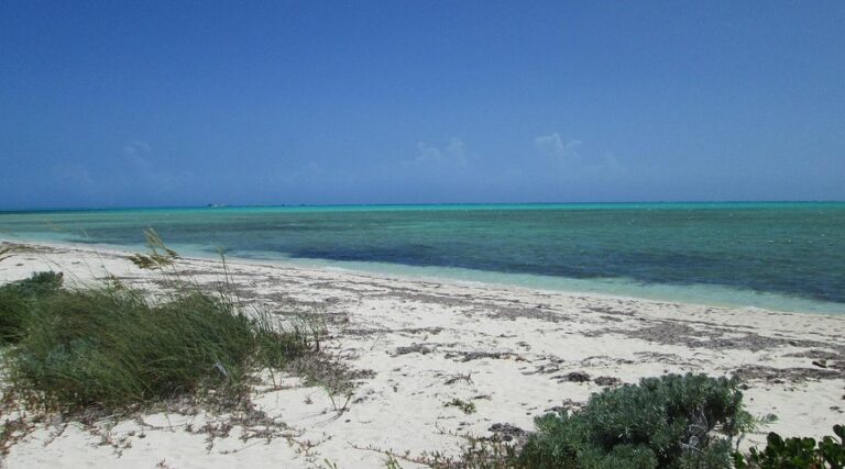 15+ Best Places to Visit in the Bahamas This Spring