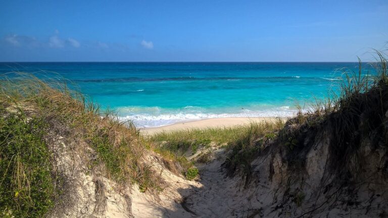 15+ Best Places to Visit in the Bahamas This Spring