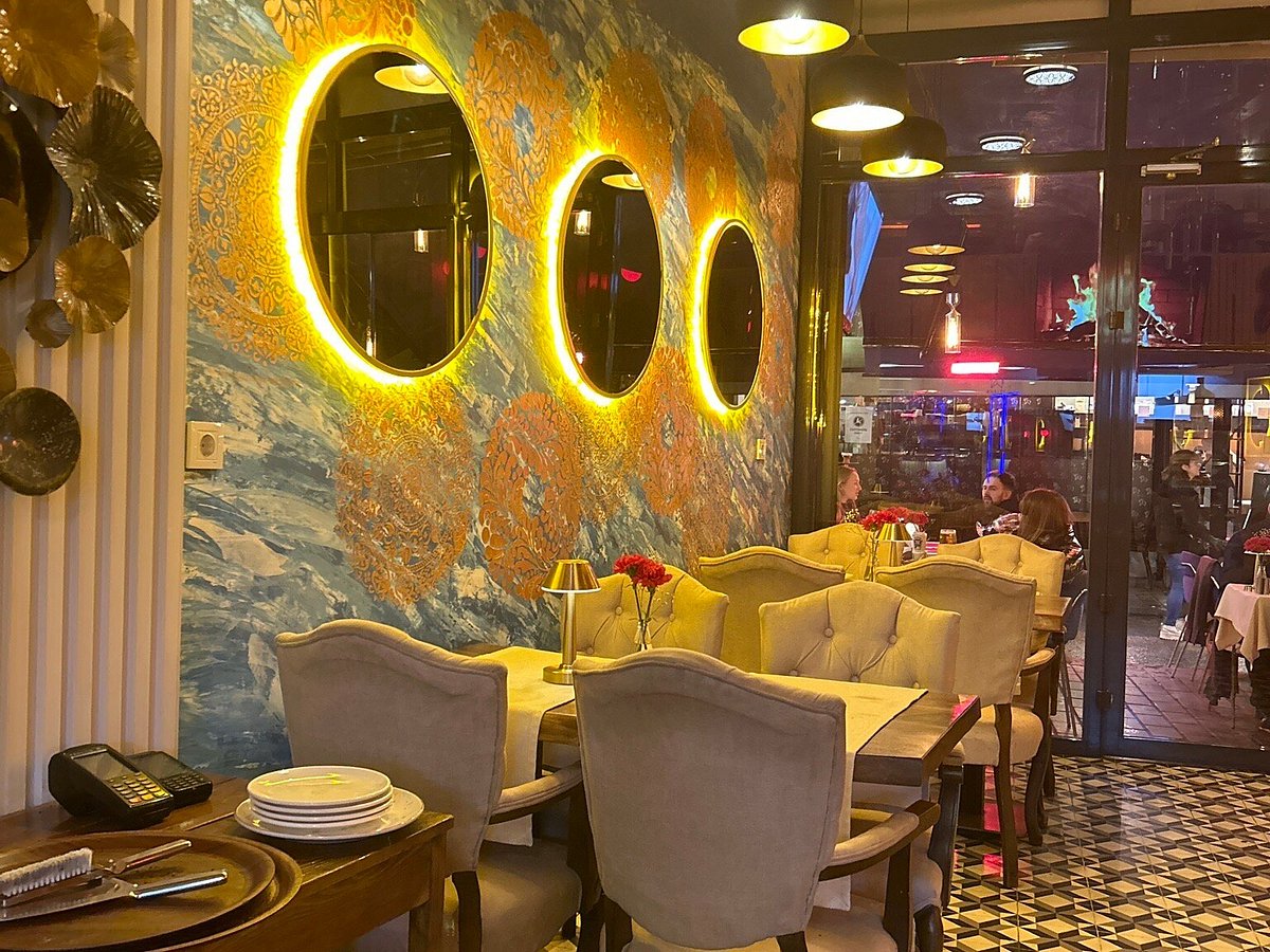 10+ Best Restaurants To Visit in Taksim Square – A Food Lover’s Paradise