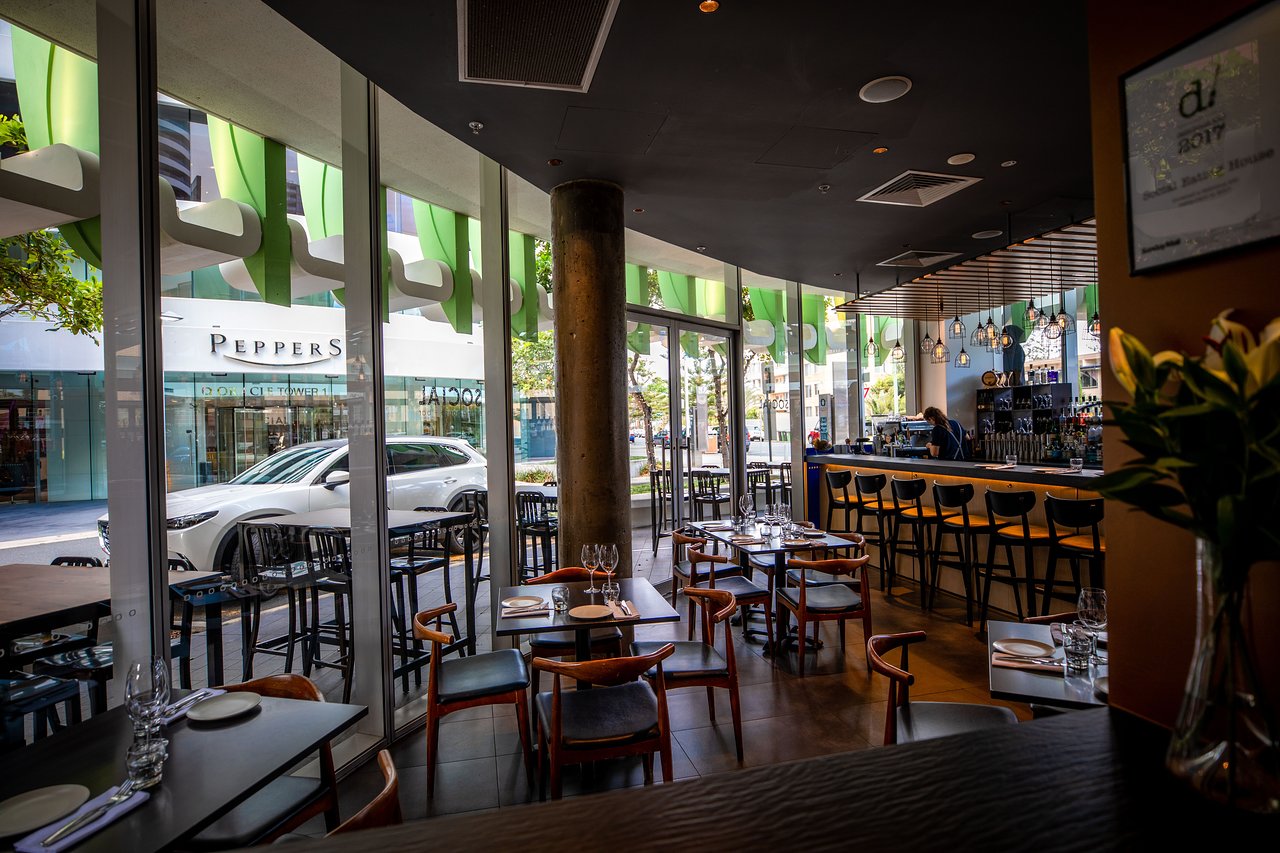 15+ Best Restaurants To Visit In Broadbeach QLD – A Food Lover’s Paradise